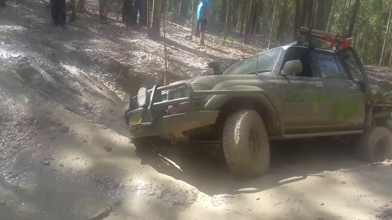 Toyota Landcruiser vs Nissan Patrol Mudding CPT80 Bog Hole Watagans ...