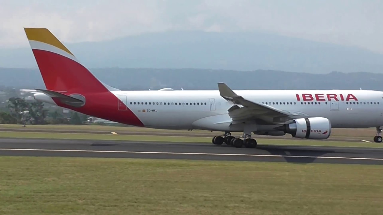IBERIA llegando a Costa Rica - YouTube