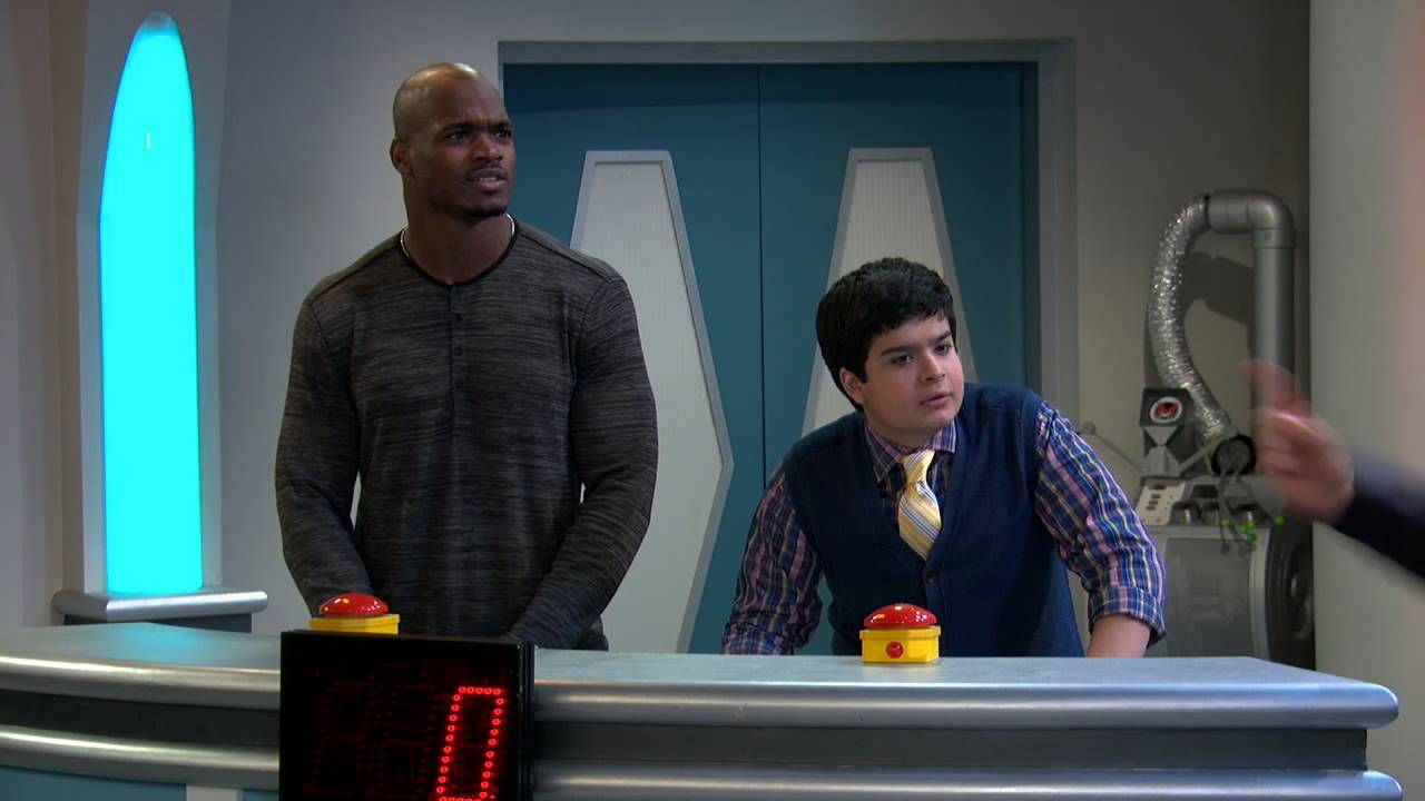 Clip - Fantasy League of Heroes - Mighty Med - Disney XD Official - YouTube