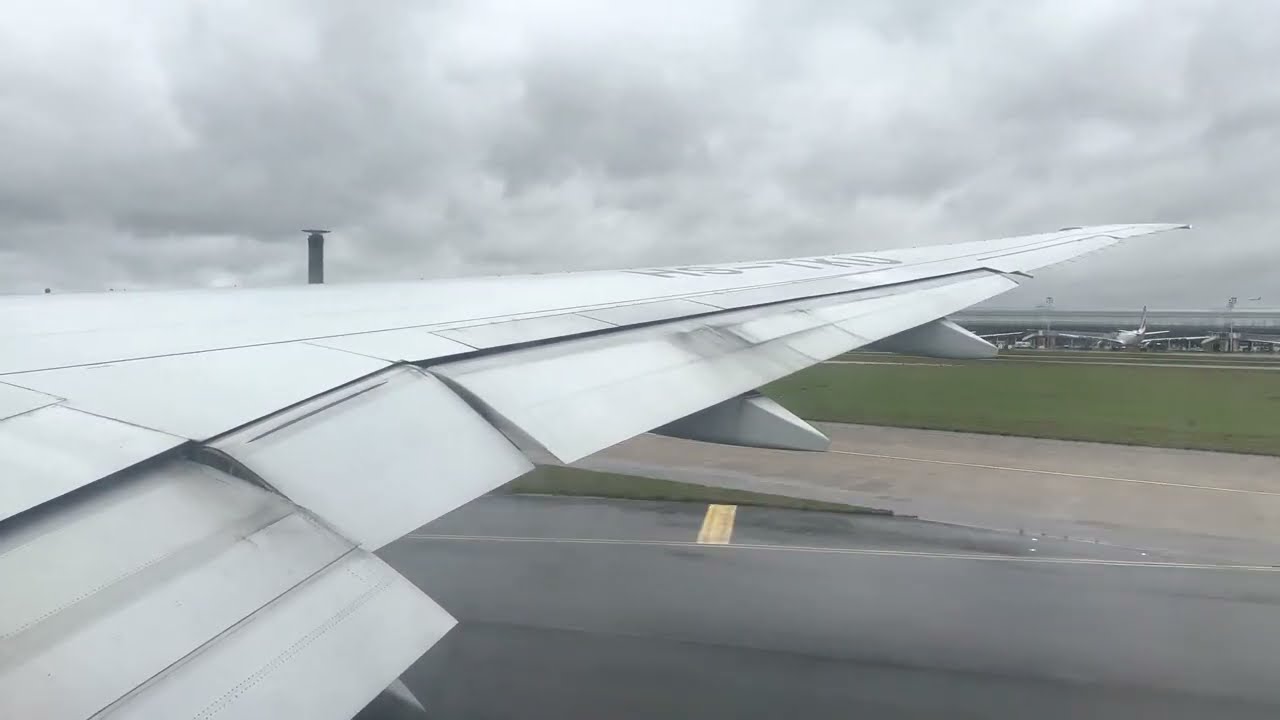 Thai Airways TG931 [CDG-BKK] B777-300ER Taking off Runway 26R - YouTube