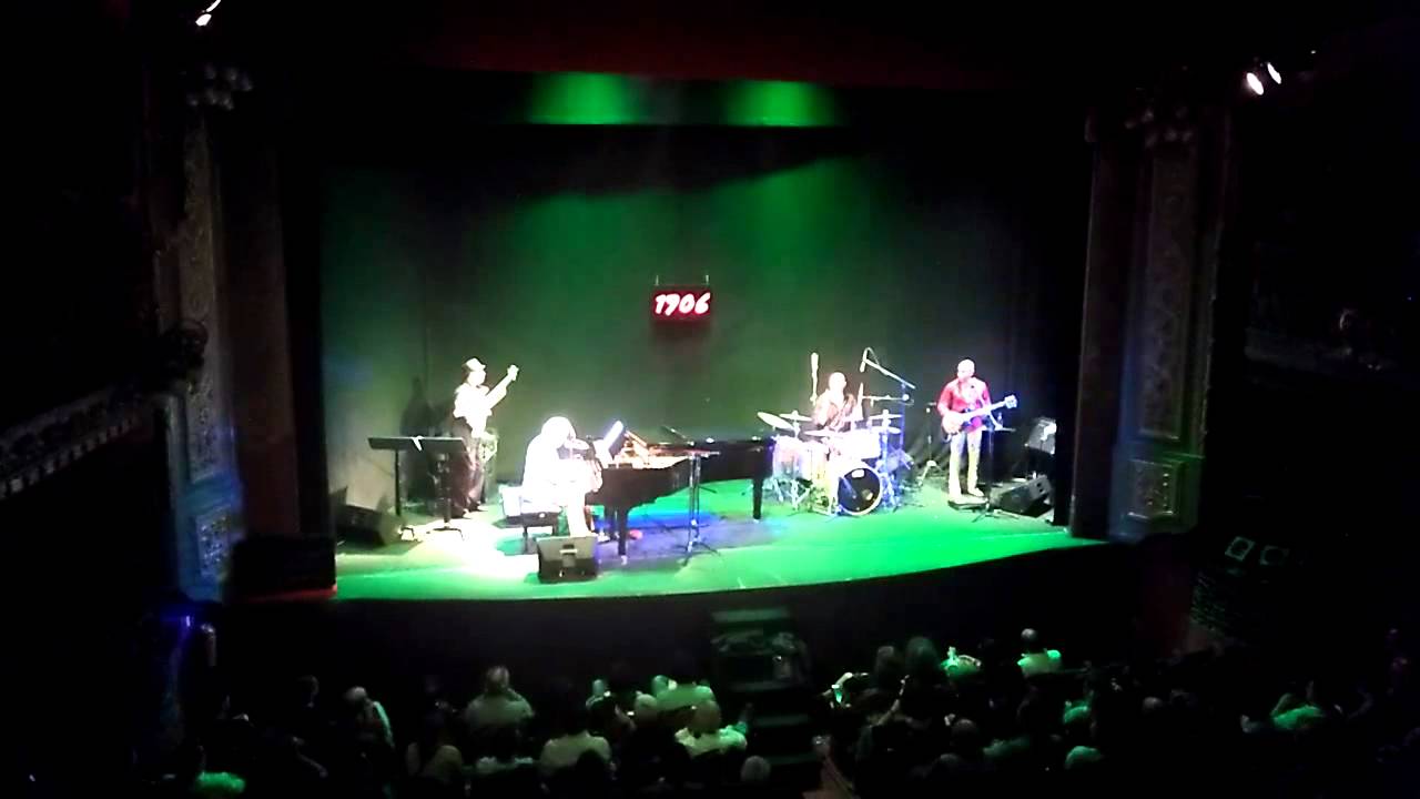 Allen Toussaint last show in Madrid - Southern Nights - YouTube