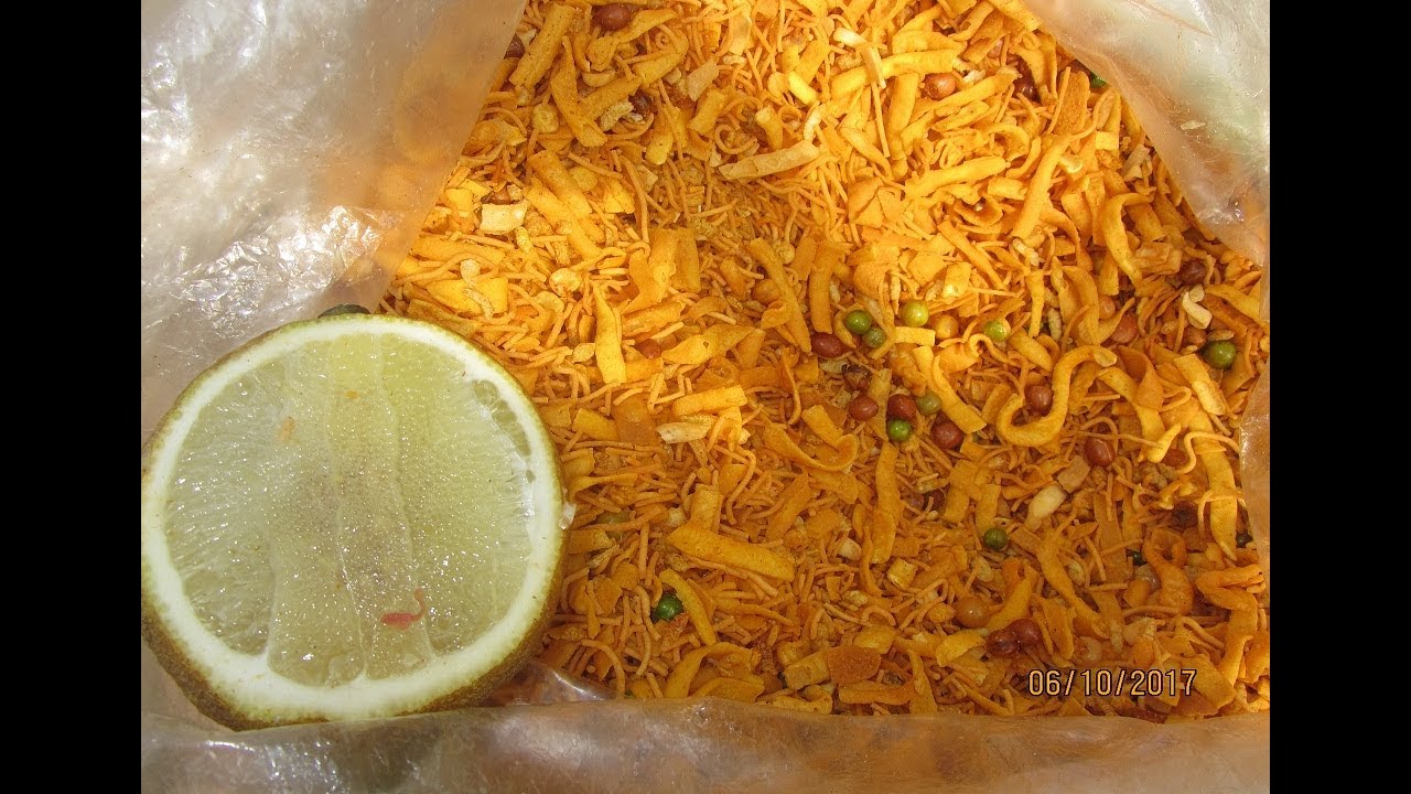 Bangali street food tasty chanachur || how to make chanachur || Bengali ...