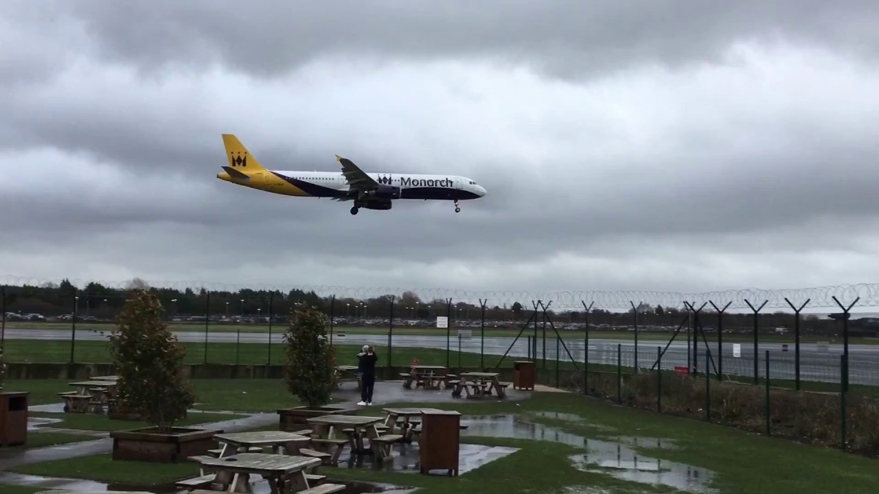 Planes 'Going Around' & Landing in very strong winds at Manchester ...