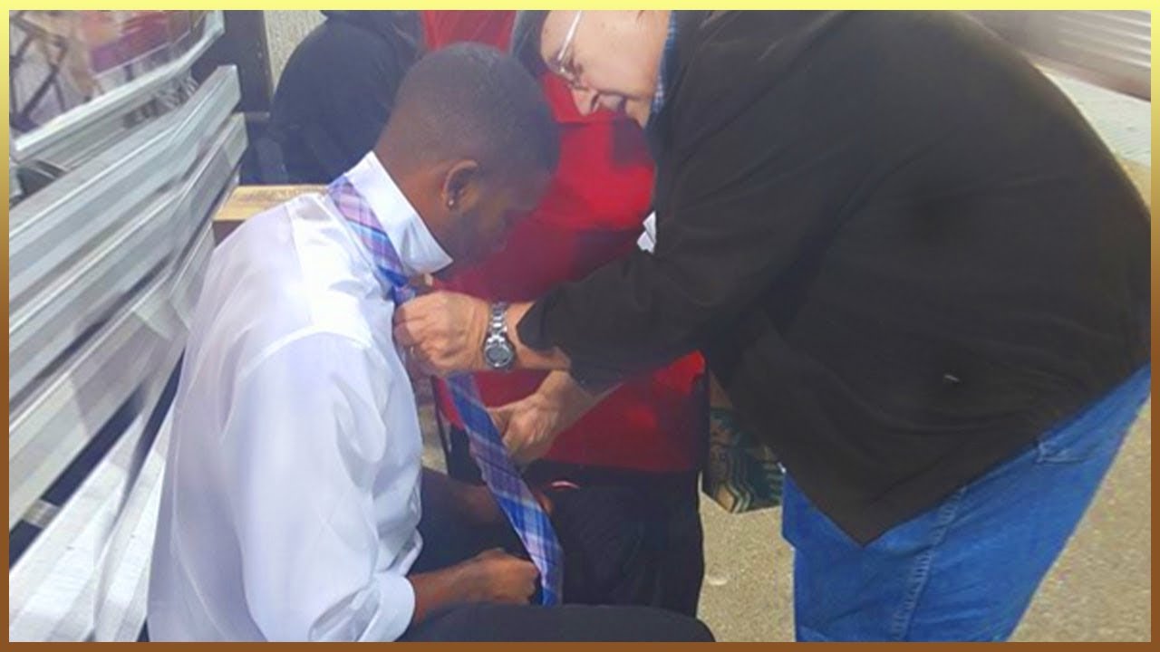 60 Random Acts of Kindness That Will Make You Cry ! - YouTube