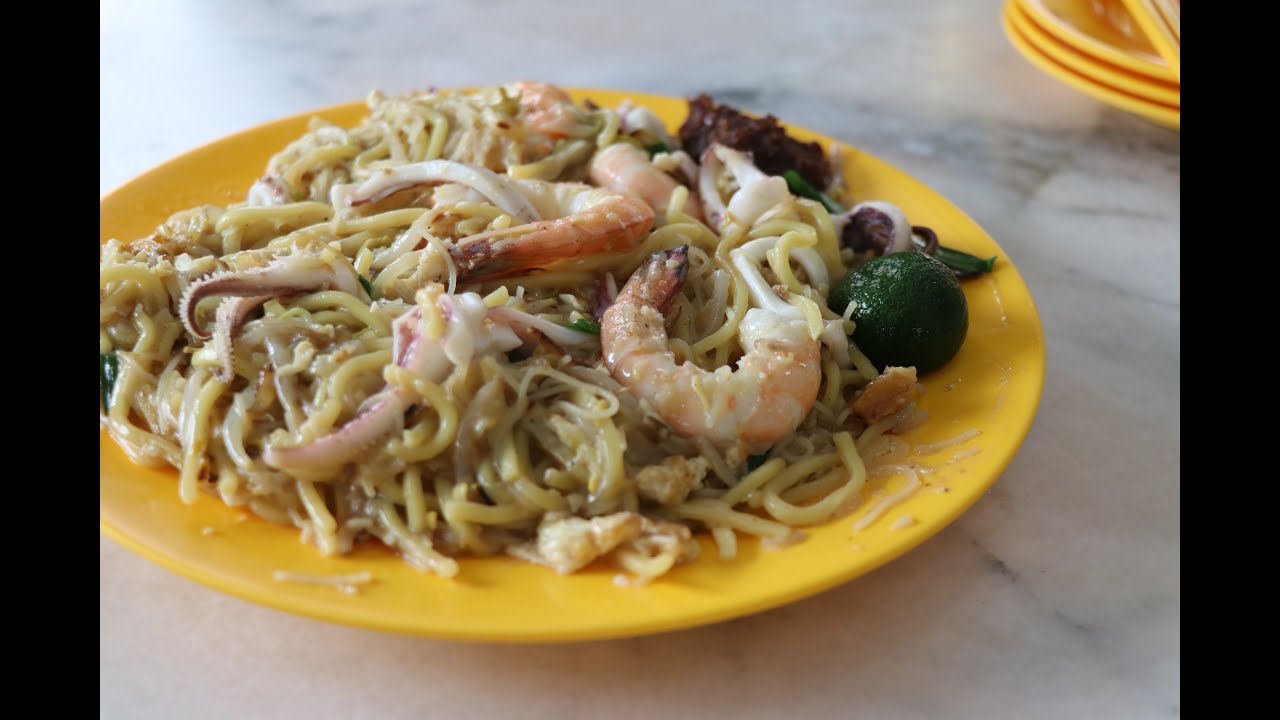 Singapore Street Food - Fried Prawn Noodle (Hokkien mee) - YouTube