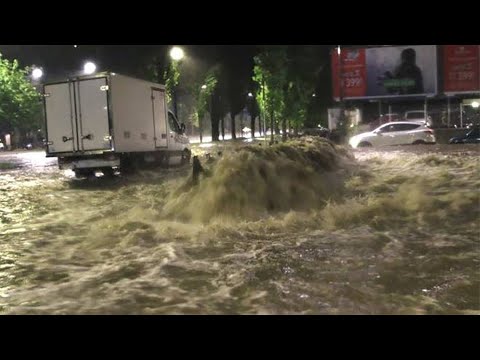 Наводнение в Милане, причина - сильные дожди Flooding in Milan, the ...