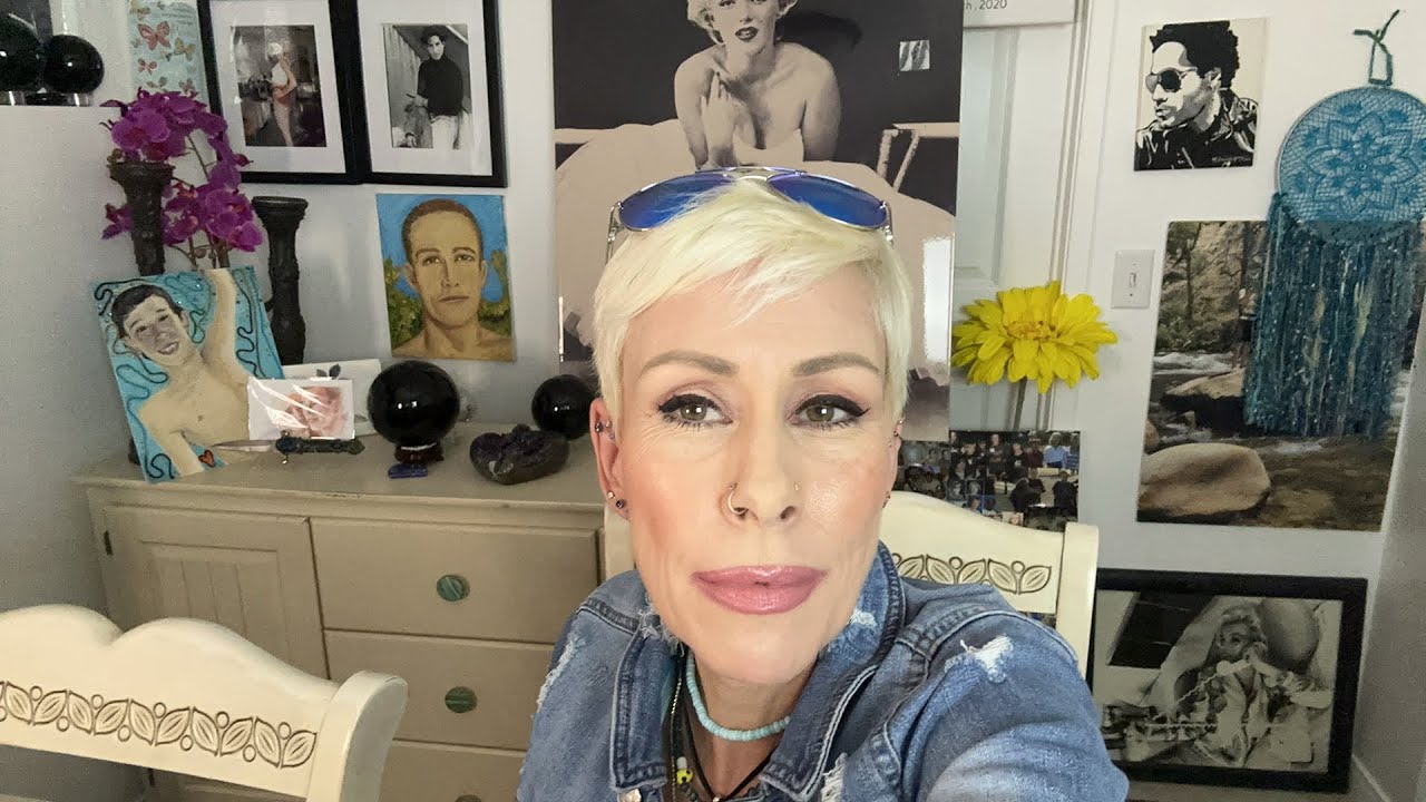 Sloan Bella is live! - YouTube