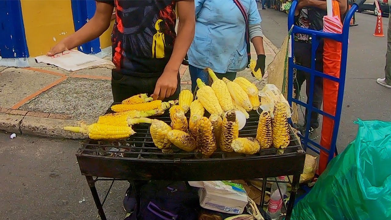 Corn on the Cob in Bogota Colombia | Street Food | #shorts - YouTube