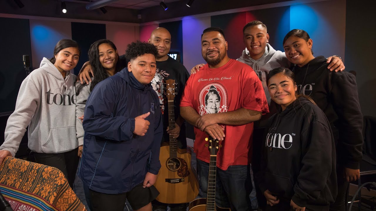 Adeaze feat. Tone6 'You Make Me Smile' - YouTube