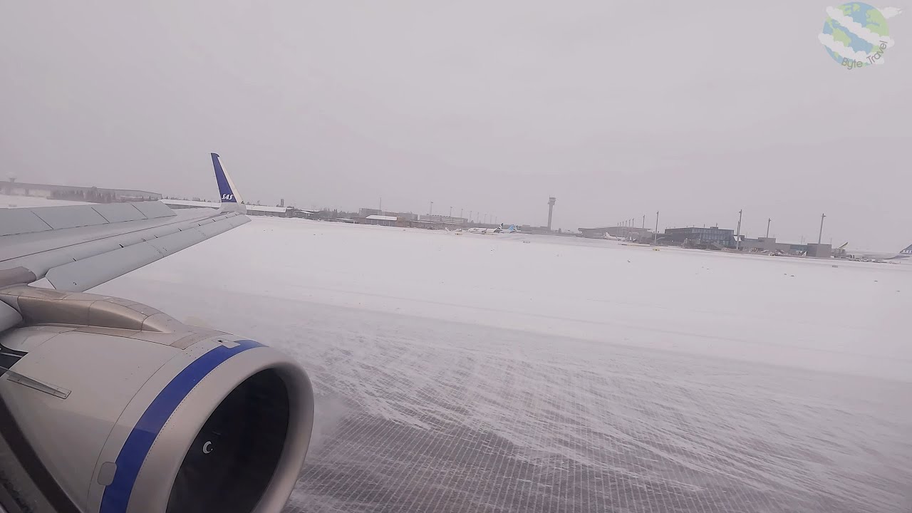 SAS Airbus A320neo Landing in the Snow at Oslo Gardermoen - YouTube