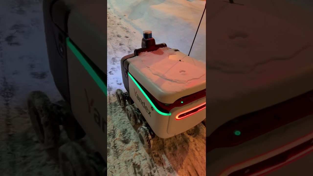 new Yandex robot Rover of the 3rd generation model R3 delivered food to ...