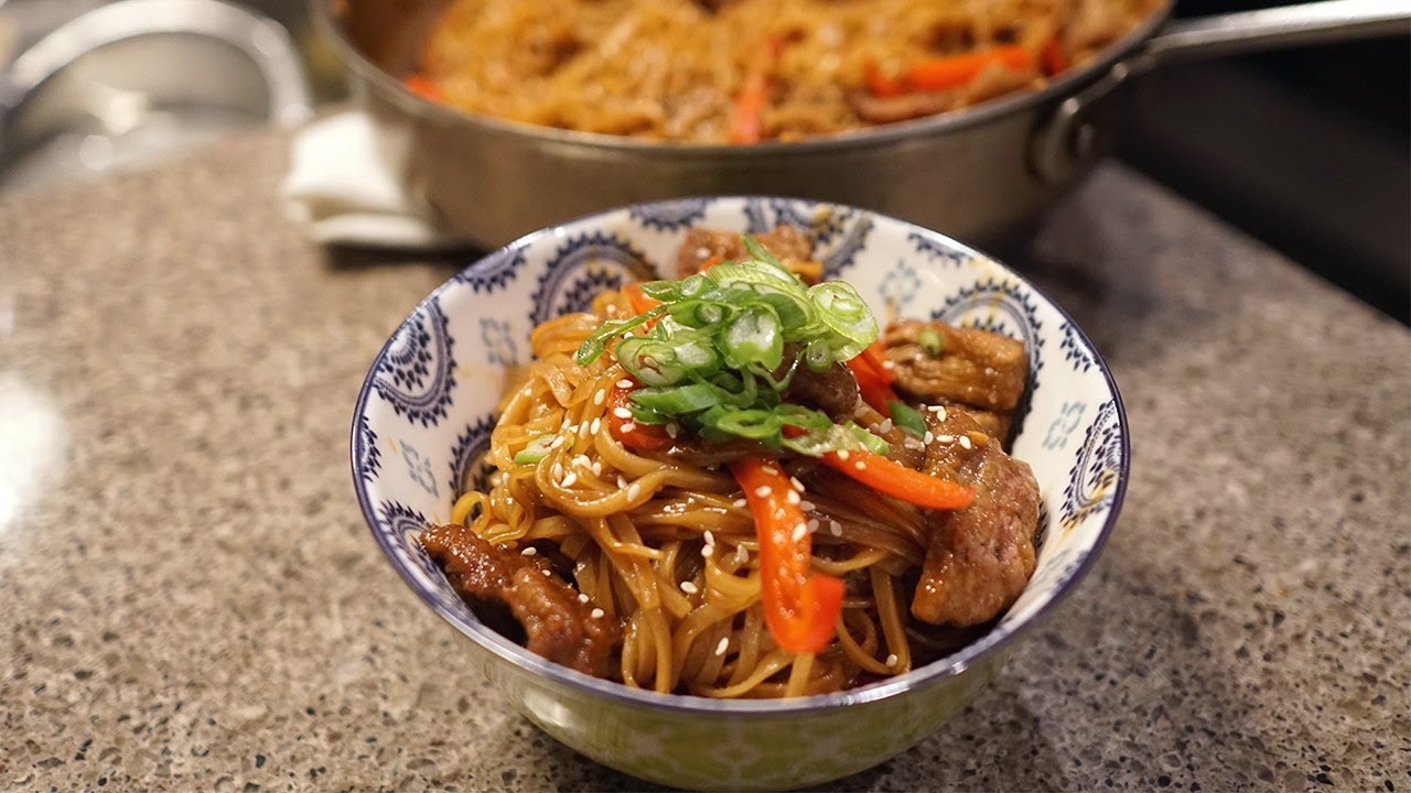 POV Cooking: MONGOLIAN BEEF NOODLES | JONAH IN THE KITCHEN - YouTube