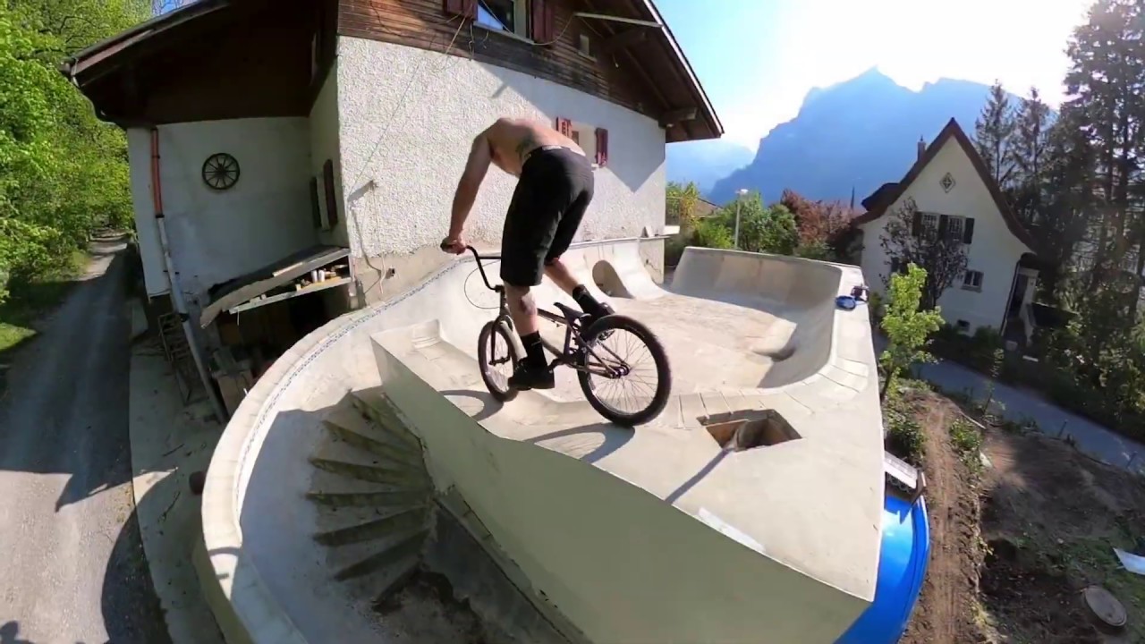 DIY Pumptrack - YouTube