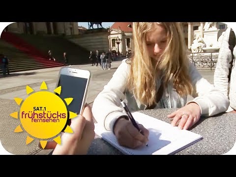 Tippen auf Handy vs. Handschrift: Handschrift vom Aussterben bedroht? | SAT.1 Frühstücksfernsehen