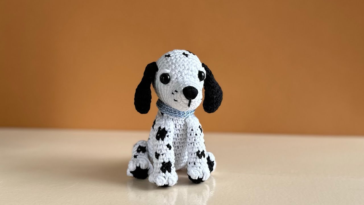 tutorial: crochet DALMATIAN, part 2 (ears) - YouTube