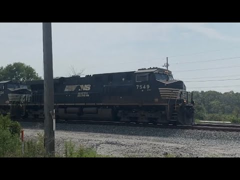 NS 7549 train in Gary, Indiana with LOUD horn - YouTube