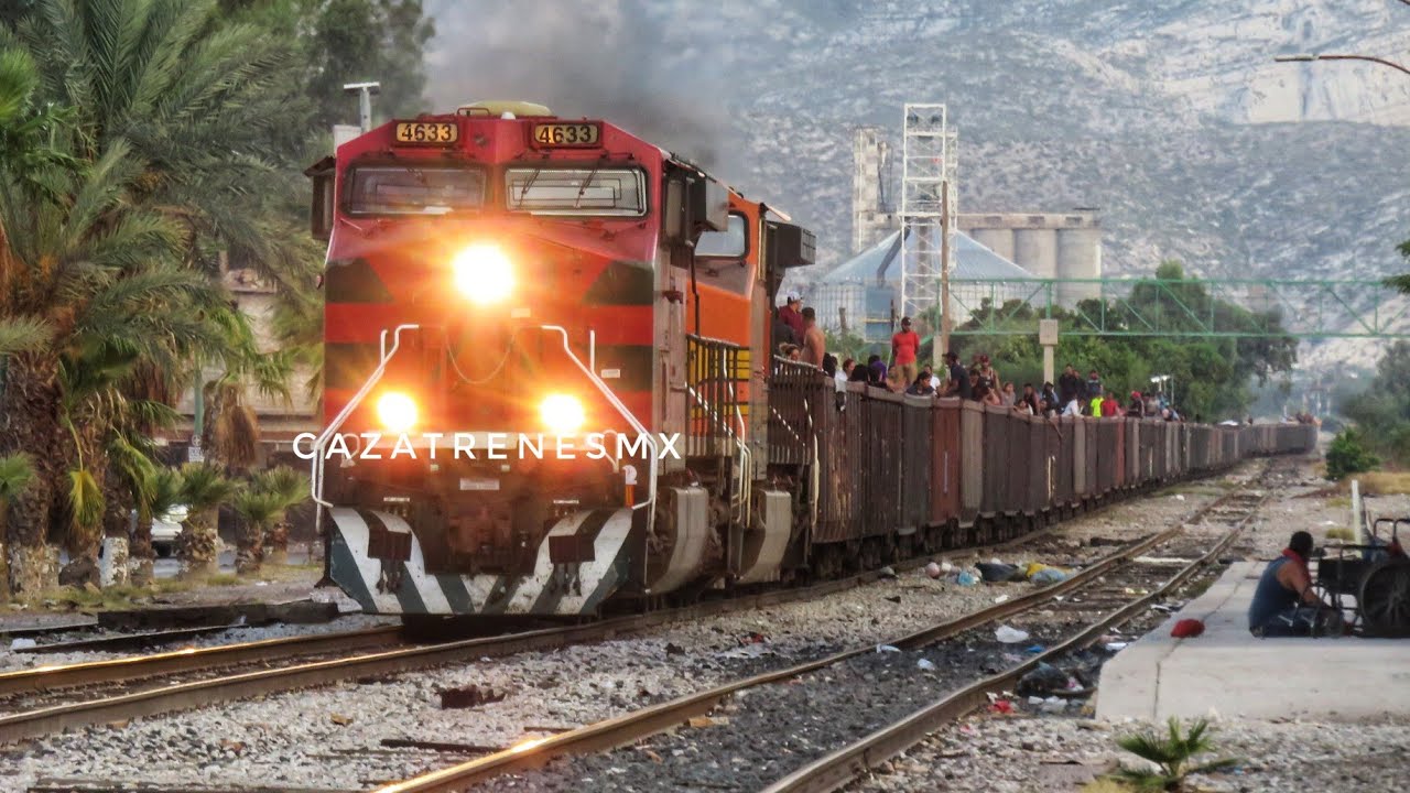 No es la india esto es en México Ferromex 4633 y BNSF 5019 con el FAZMY ...