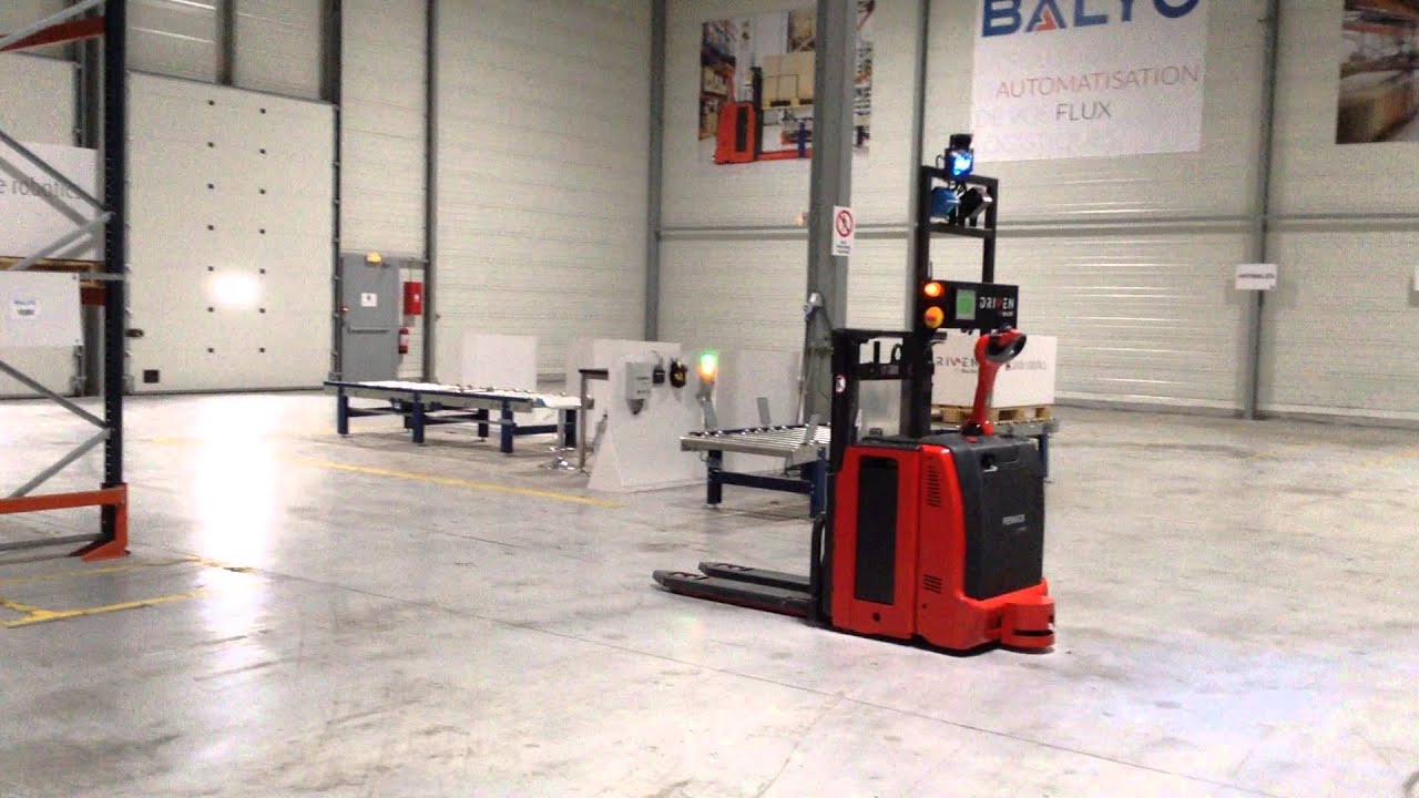 Carretilla robotizada de Linde y Balyo - YouTube