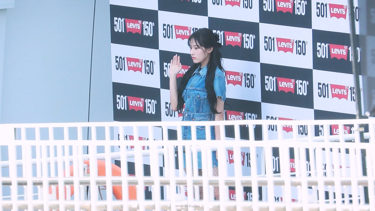 최윤진 지니(JINI) - 포토월 4K 가로 직캠 @230520 서울웨이브 리바이스 뮤직 콘서트 - YouTube