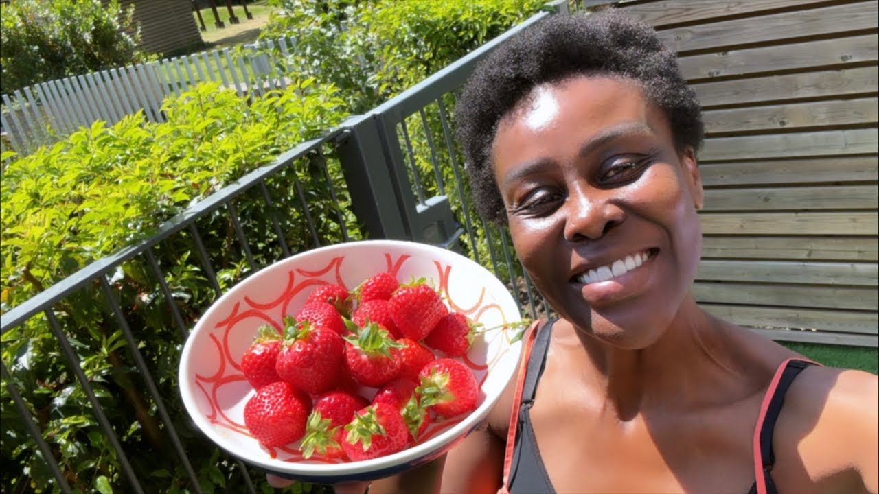 Fumi Desalu-Vold is live HEALTHY EATING OPTIONS - YouTube