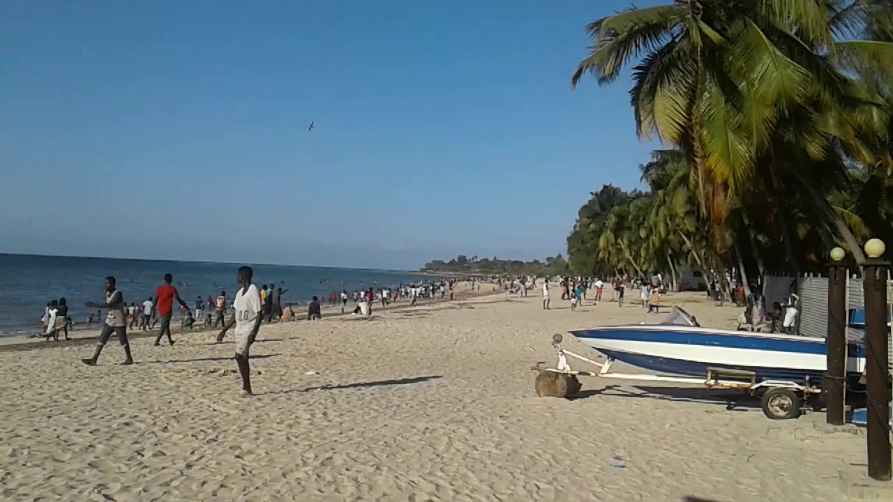 Praia do Wimbi - Pemba - YouTube
