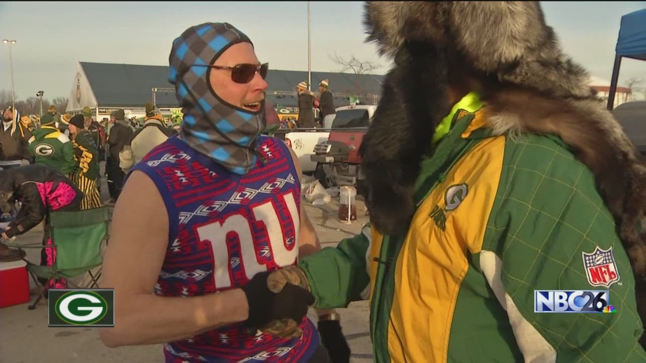 Fans Brave the Cold to Watch Packers Beat Giants - YouTube