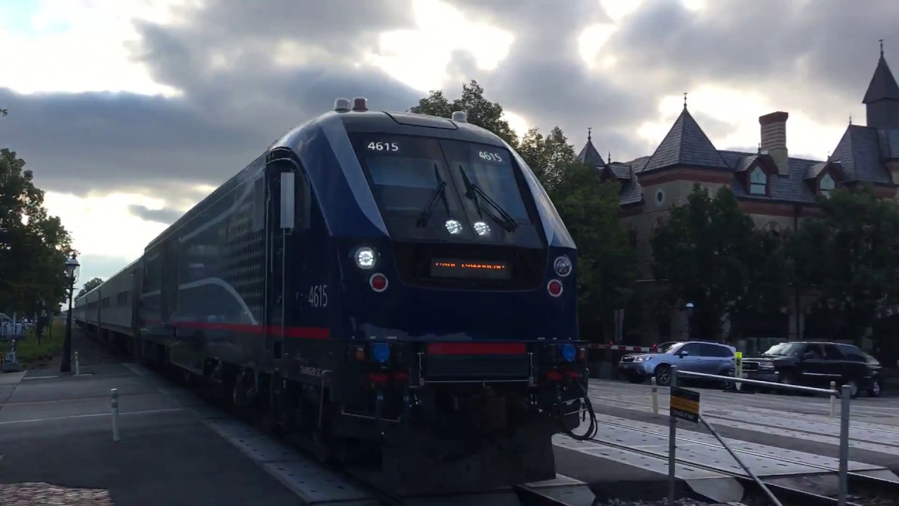 Inbound Metra 189 Express and Inbound Metra 197 Meets Amtrak Carl ...