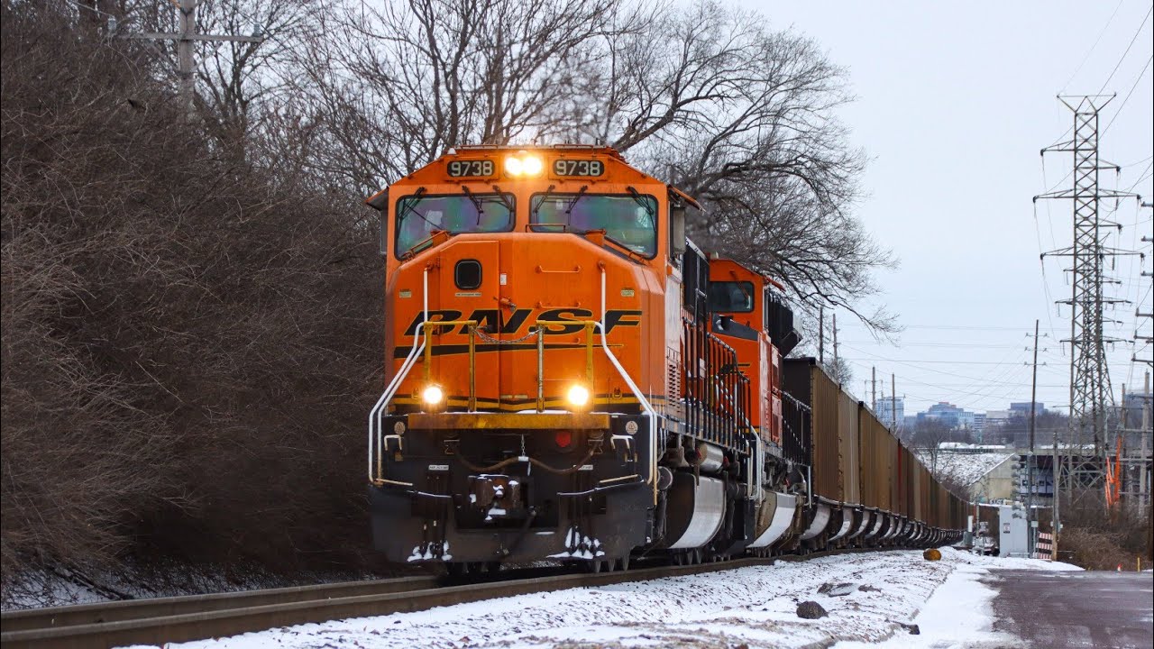 EMDs Galore & More: Six Trains On BNSF's River Subdivision - YouTube