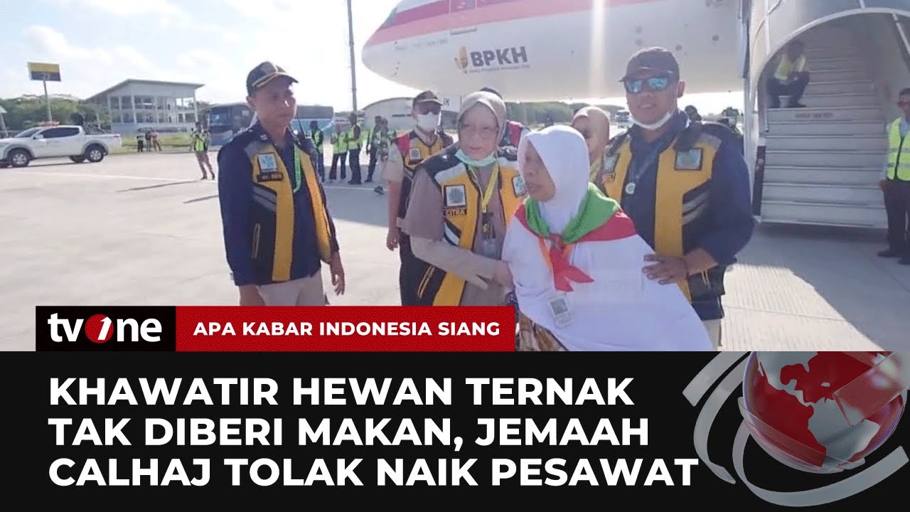 Momen Petugas Merayu Jemaah Calon Haji Takut Naik Pesawat | AKIS tvOne - YouTube
