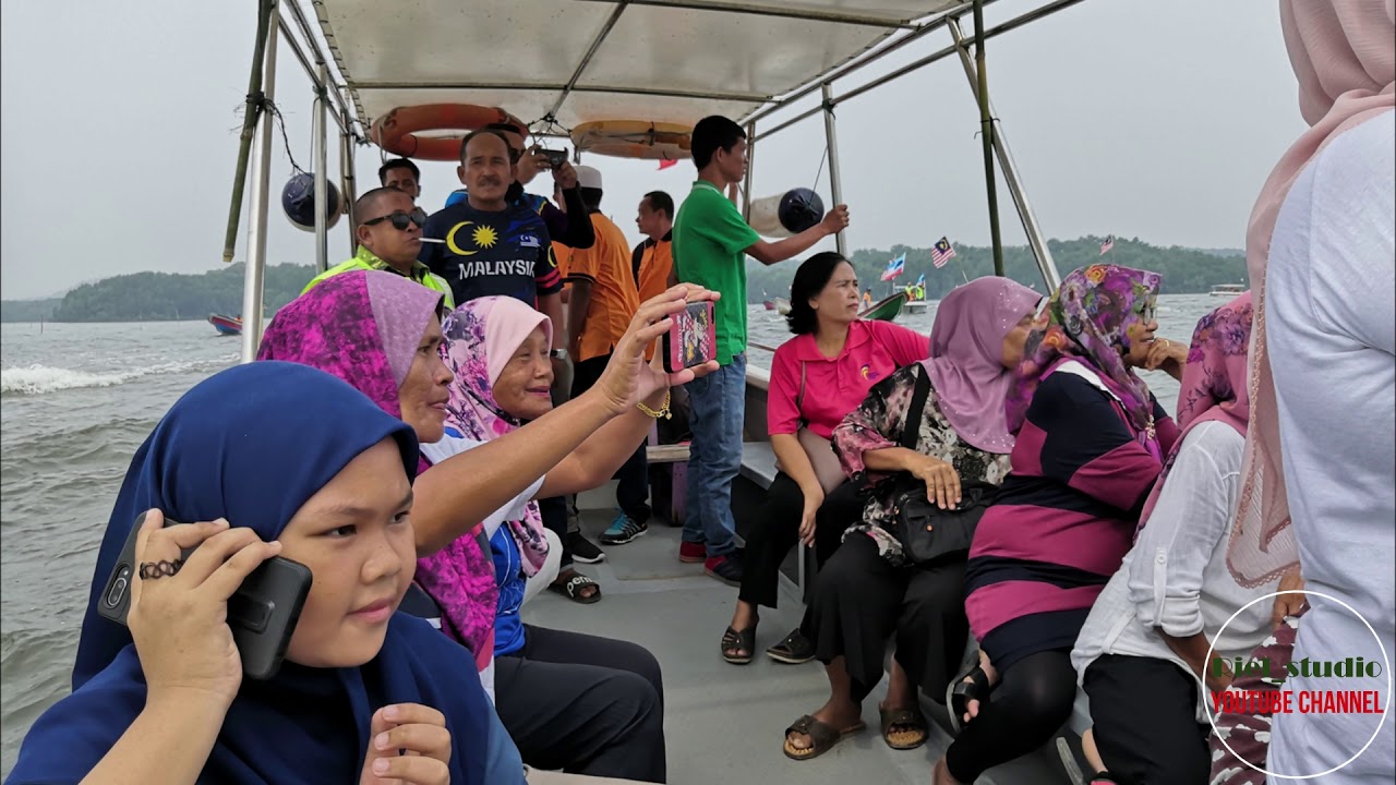 Hari Malaysia ~ Kampung Mengkabong, Tuaran. - YouTube