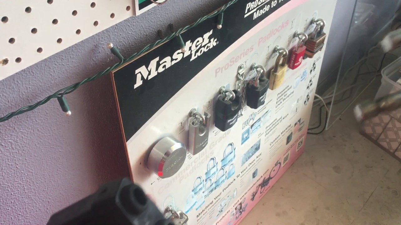 the new removable shackle feature on Master 6627 padlock - YouTube
