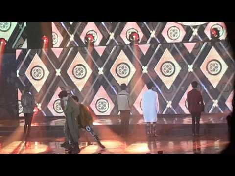 EXO fancam Gaon Awards 17.2.22 Monster and Lotto