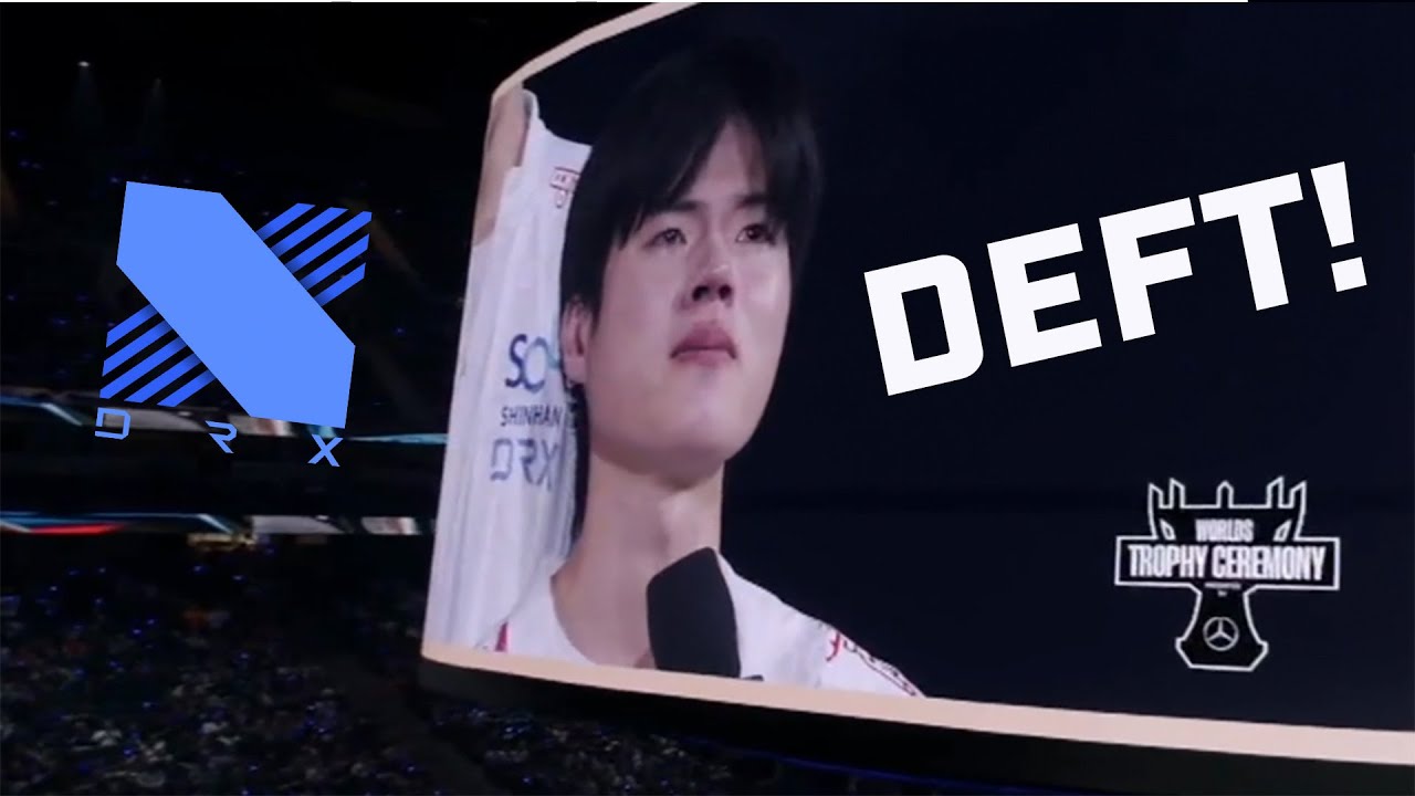 ESTADIO GRITA O NOME DO DEFT! - YouTube