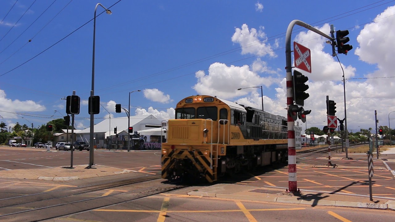 Australian Trains - Watco arrives in Townsville, January 3rd 2020 - YouTube