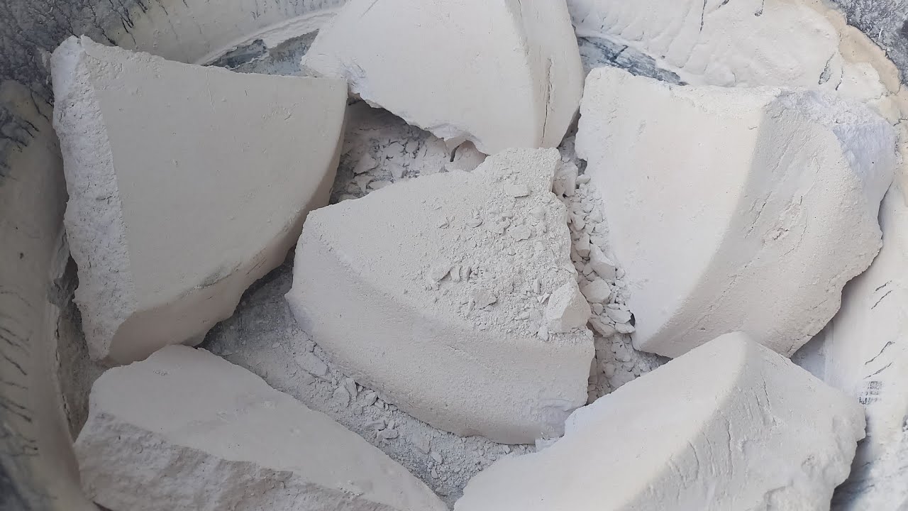 Crunchy Gym Chalk Chunks asmr #105 | dry crumbling | Powder play - YouTube