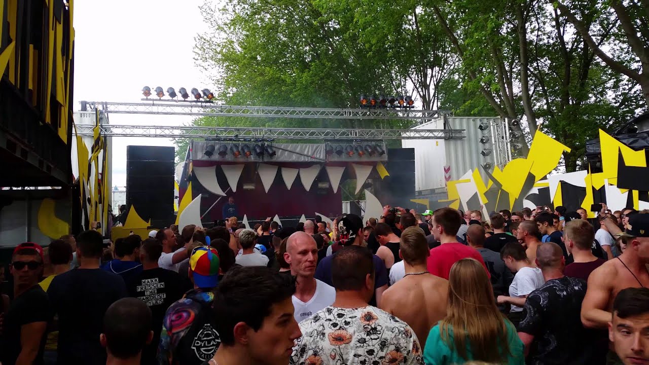 Defqon.1 2015 Stukje Yellow stage - YouTube