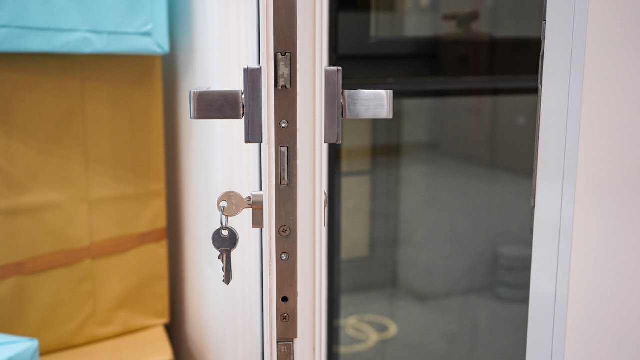 Multi-Lock System | نظام متعدد الأقفال - YouTube