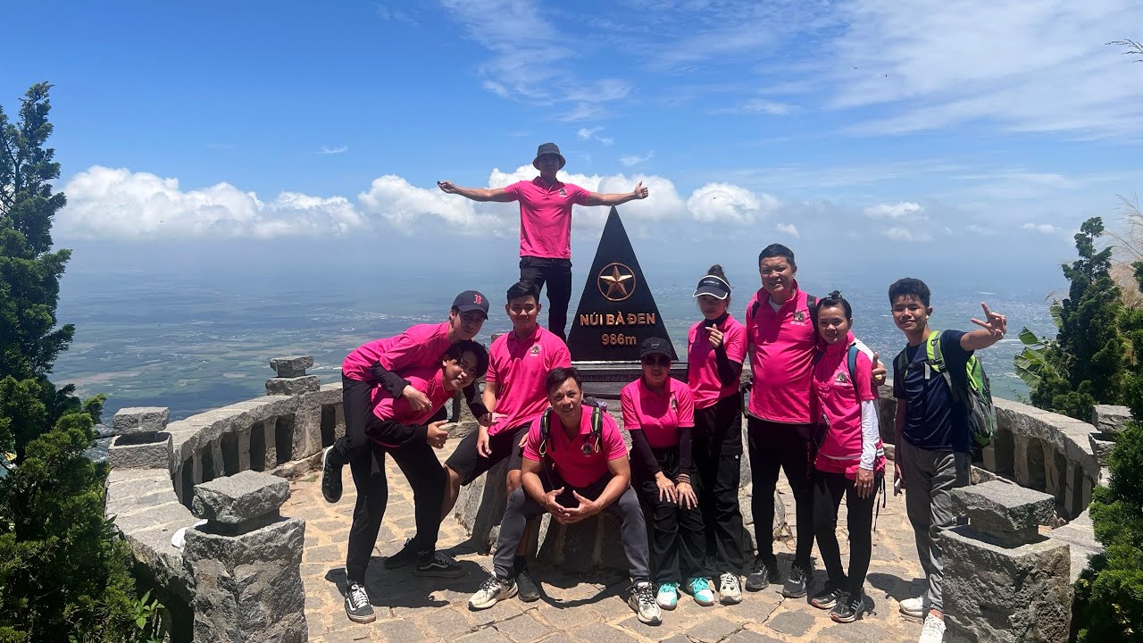 Leo núi Bà đen cung đường Colomo xuống đường cột điện - YouTube