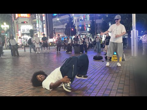 【Unerwartetster Sprung bei einer Straßen-Performance】ROBOMON