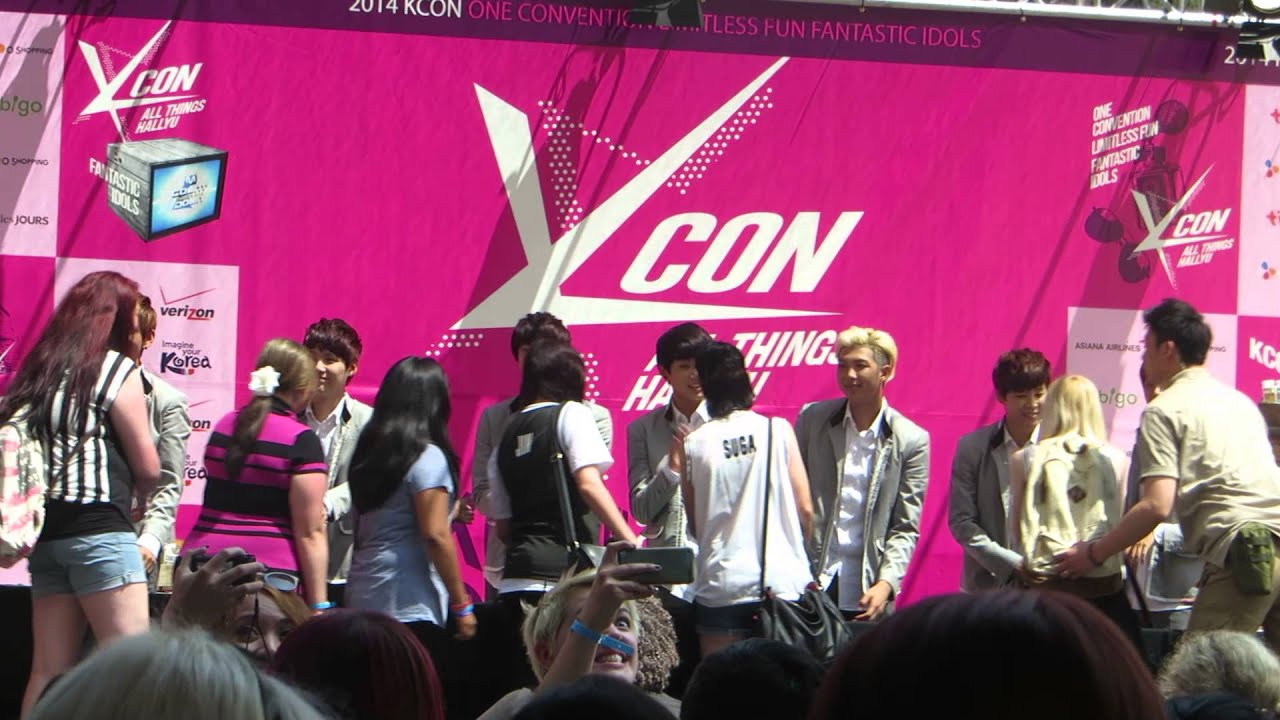 [FANCAM] 140810 BTS Hi Touch Artist Engagement @ KCON 2014 - YouTube