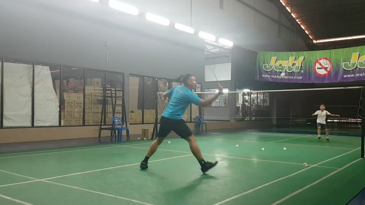 #badminton training -1 minute shuttle controlled - YouTube