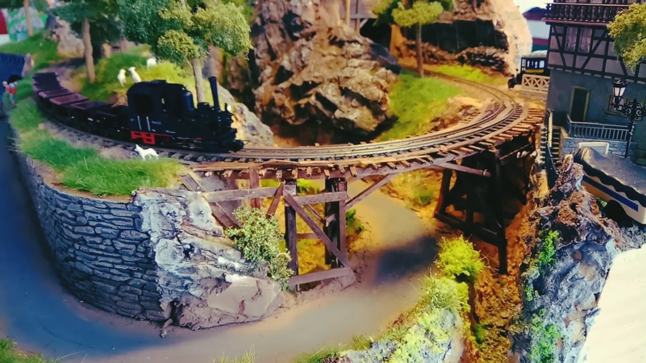 HOe Roco Micro Layout - YouTube