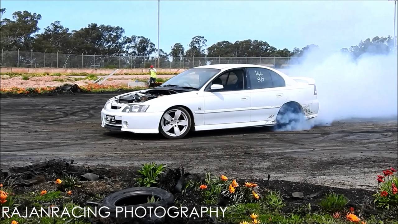 ENVYSS DEBUT BURNOUTS @ HEATHCOTE BURNOUT PAD - YouTube