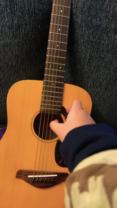 Playing an open B string on a guitar - YouTube