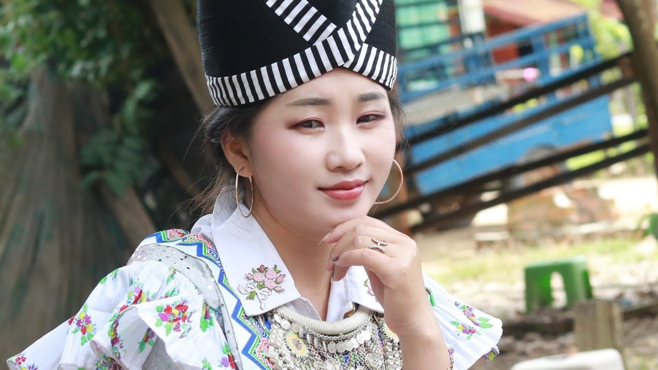 qau leeg nruj nreem aim paum zoo nyob tiag2 - YouTube