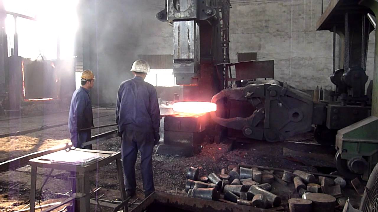 Big toolsteel ring Forging at Chinese Forging shop - YouTube