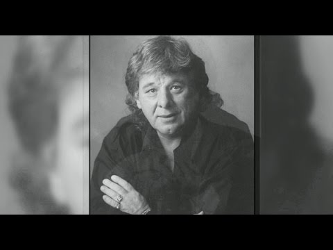 Award-winning songwriter Wayne Carson dies - YouTube