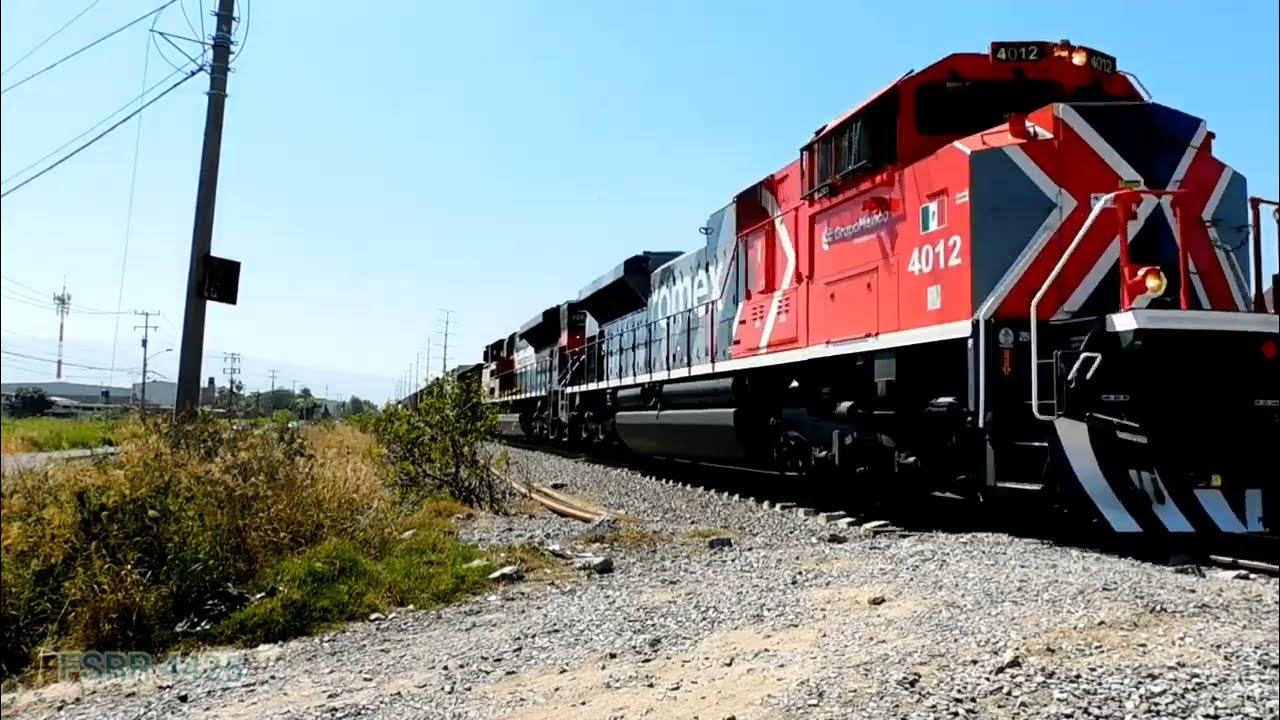 ASI ES CÓMO FERROMEX DISFRAZO ALGUNAS DE SUS MAQUINAS PARA HALLOWEEN, FXE 4012 corriendo bonito ...