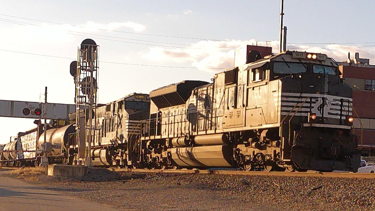 NS 1013 leads 38G with a MONSTER K5LLA hornshow! - YouTube