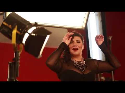 Işın Karaca - Az Bi Mesafe Klip Arkası.mp4